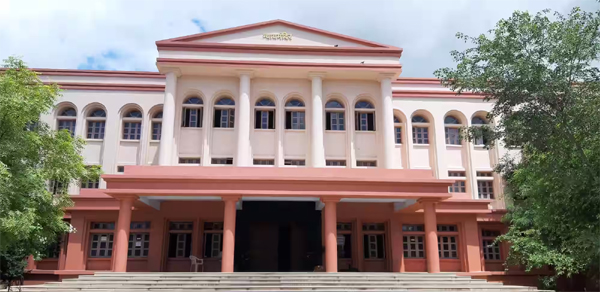 कागदपत्रात फेरबदल करून न्यायालयाची फसवणूक करीत व्यावसायिक गैरवर्तन ...